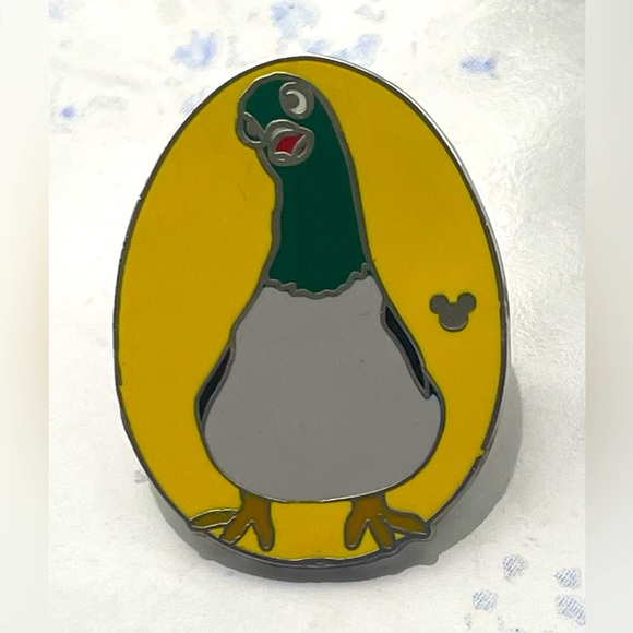 Disney | Accessories | Disney 23 Vinnie Pin Disney Birds Hidden Mickey ...